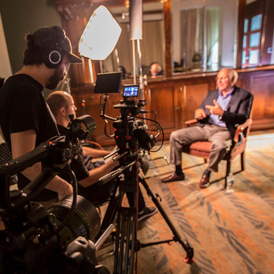 10 Must-Have Important Tools For Testimonial Video Production - MindxMaster